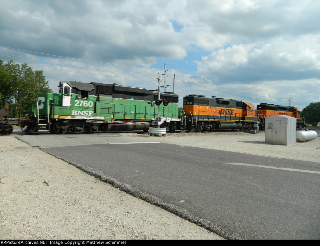 BNSF 2760 & BNSF 2299